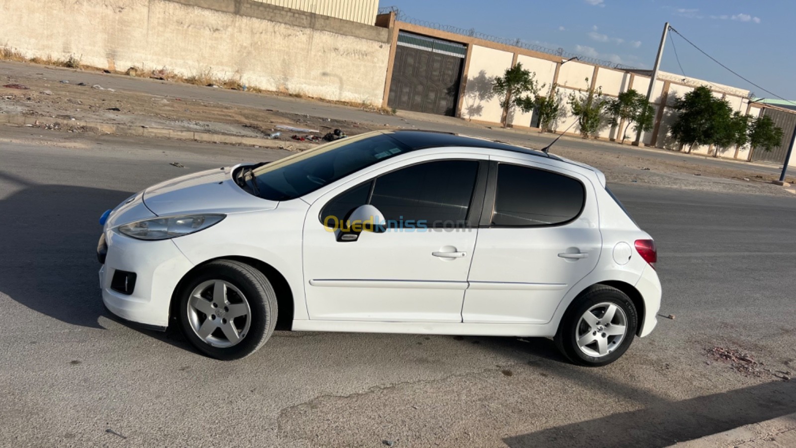 Peugeot 207 2012 Allure - Batna Algérie