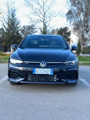 volkswagen-golf-8-2025-r-black-edition