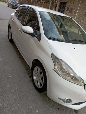 Peugeot 208 2015 Allure تيبازة شرشال - واد كنيس - الجزائر